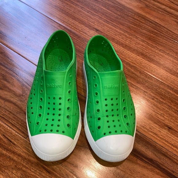 Native | Shoes | Native Shoes Green And White Boysgirls Size J4 | Poshmark